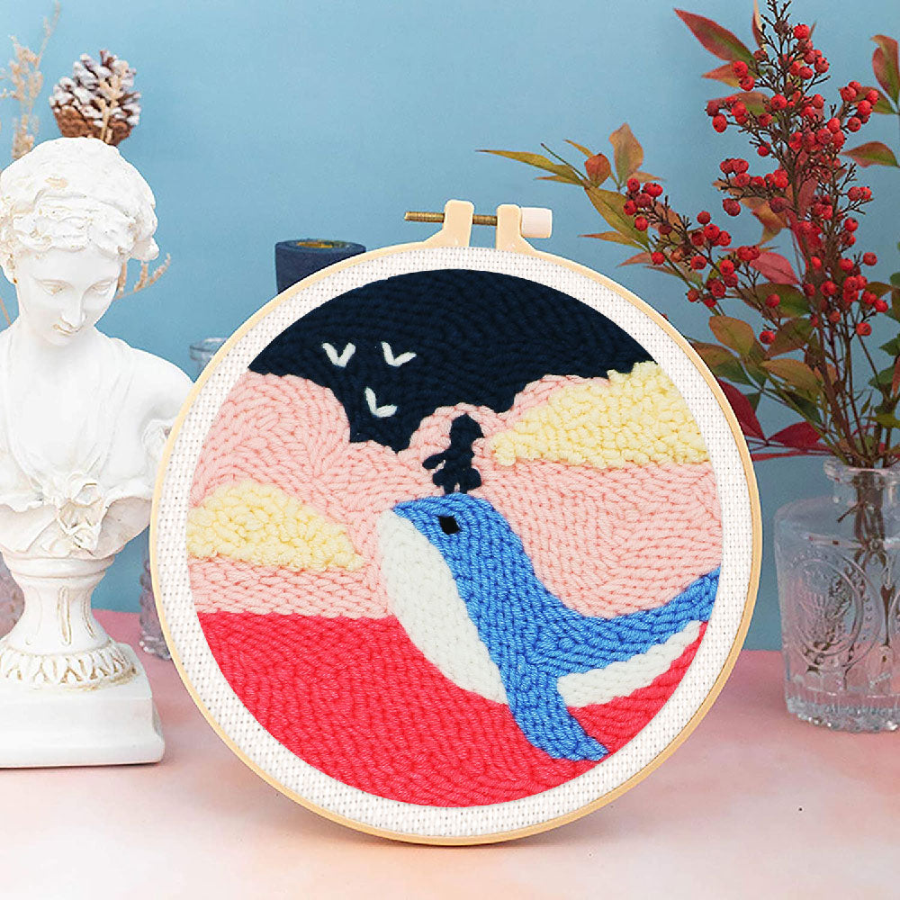 Punch Needle pakket Meisje en een walvis in de schemering – Figured'Art